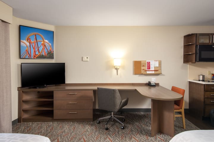 Disneyland Adventure! 3 Units W/ Double Beds, Pool - Anaheim, CA