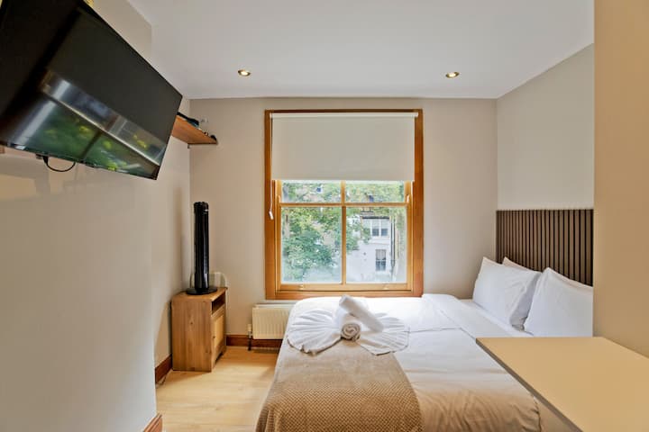 Compact Studio In Earl's Court - London