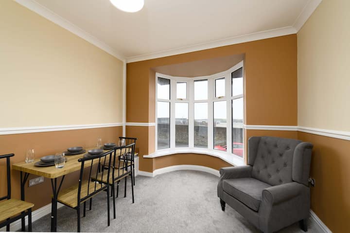 Spacious 3 Bedroom Home In Swansea With Garden - Port Talbot
