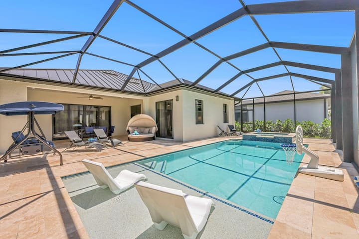 Luxurious New Home, Private Pool & Spa! - Bonita Springs, FL