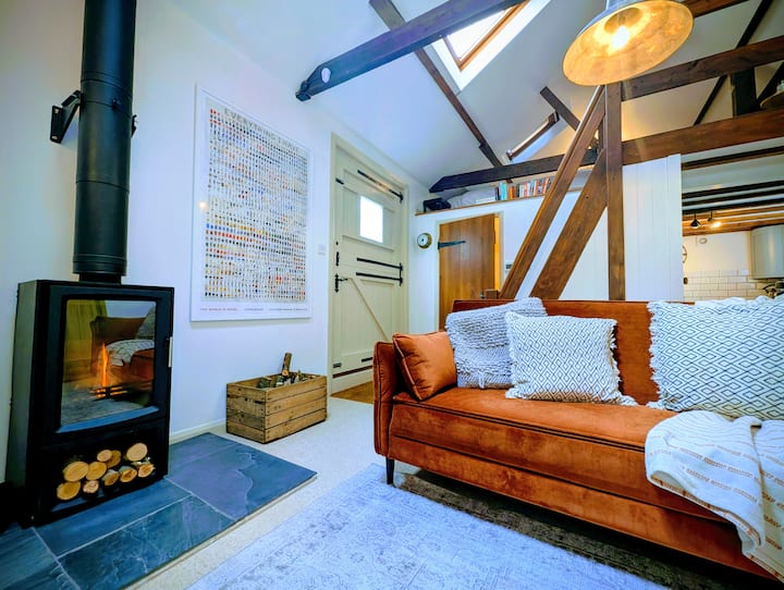 Stylish 1bd Cottage With Fireplace | Parking - ドーキング
