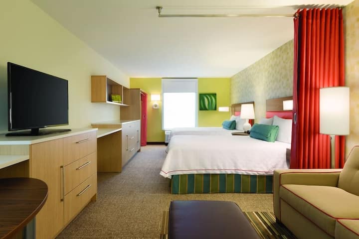 Explore Waco: Spacious Suite Ideal For Relaxation - Waco, TX