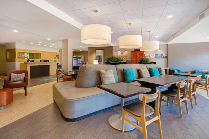 Full-kitchen Modern Unit Near Bubba’s 33 - Waco, TX