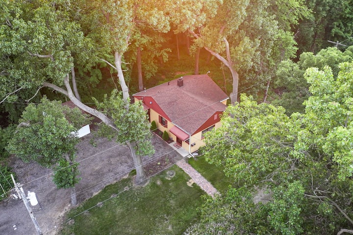 Woodscape Haven · Cozy 3br Escape - Gary, IN