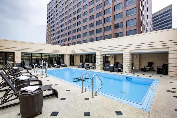 Streetcar Access + Rooftop Pool & Dining - New Orleans, LA