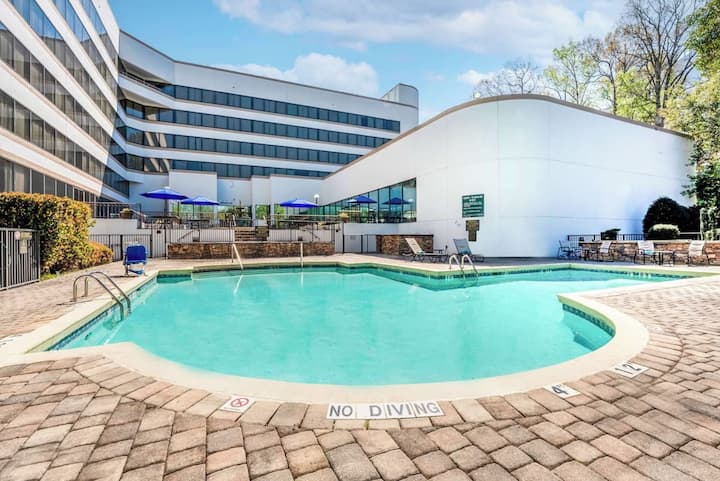 Close To Southpark Mall + Shuttle. Dining. - Charlotte, NC