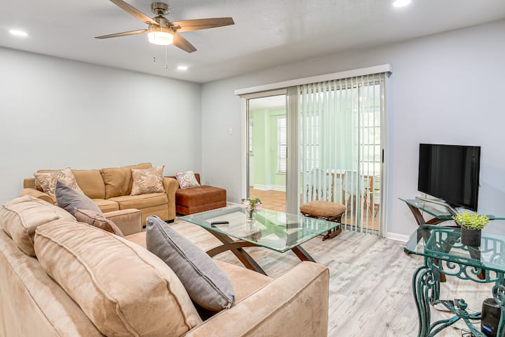 Group Getaway W/ Deck & Yard In Lakeland! - Lakeland, FL