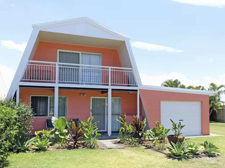 Beach Bungalow | Walk To Bargara Beach | Pet +A/c - Bargara