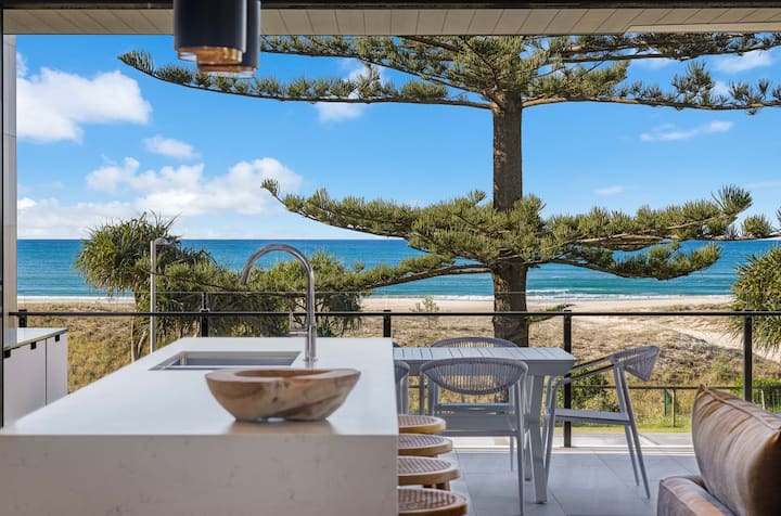 Escape 202 - Beachfront Luxury - Min. 3n - Coolangatta