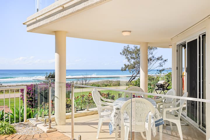 Ocean Whispers - Beach Front Apartment - Tweed Heads