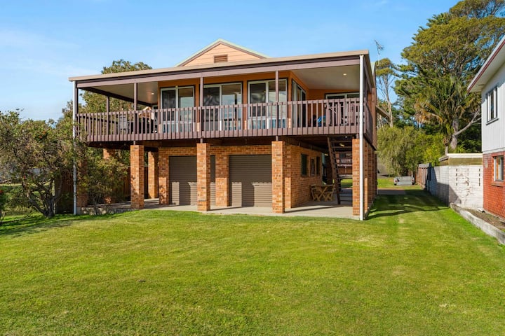 Pet Friendly & Waterfront - Sleeps 15! - Nowra