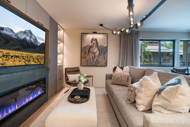 New Luxurious Ski-in/out Designer Condo! - Aspen