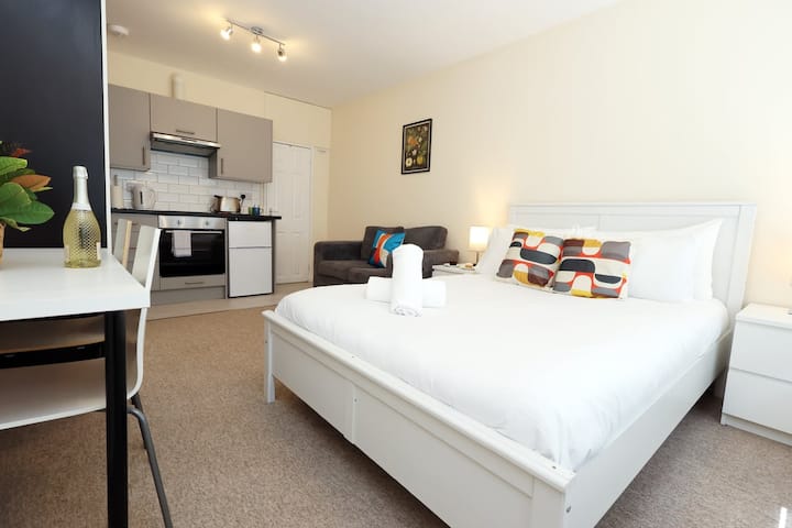 Chic 1-bed In Bath City Center - Bath