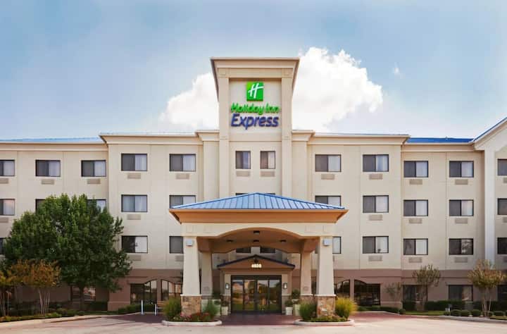 Stockyards Close | Breakfast. Gym. Free Parking. - Fort Worth, TX