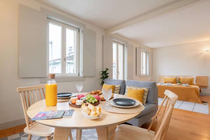Dual Sunny Studios In Old Guimarães By Hostwise - Guimarães