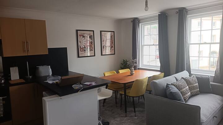 Bright 1 Bed Harbour-side Apartment With Sea Views - Whitehaven Beach