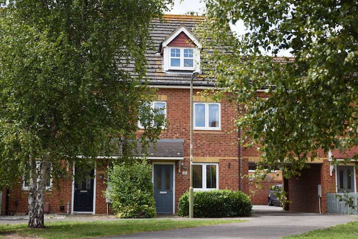 Solent Stay – 3-bed Townhouse In Lee-on-the-solent - Fareham