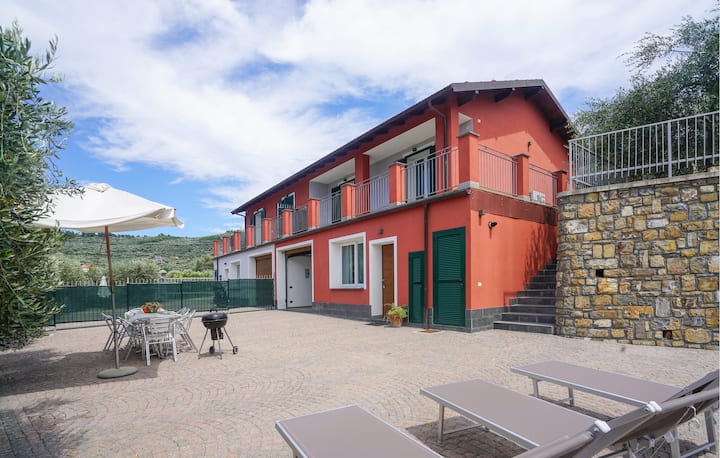 3 Bedroom Cozy Home In Imperia - Imperia