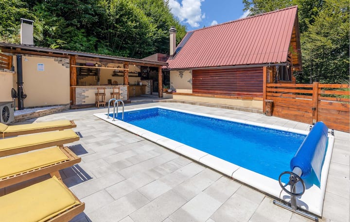 Pet Friendly Home In Plesce - Osilnica