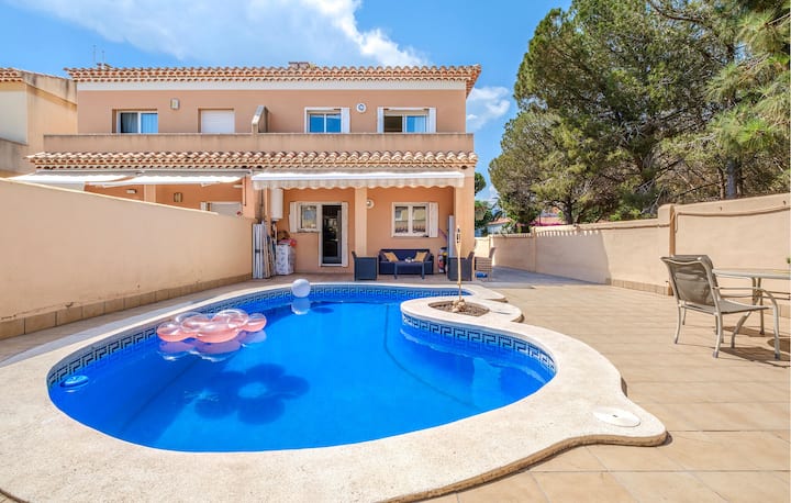 3 Bedroom Stunning Home In Miami Platja - Miami Platja