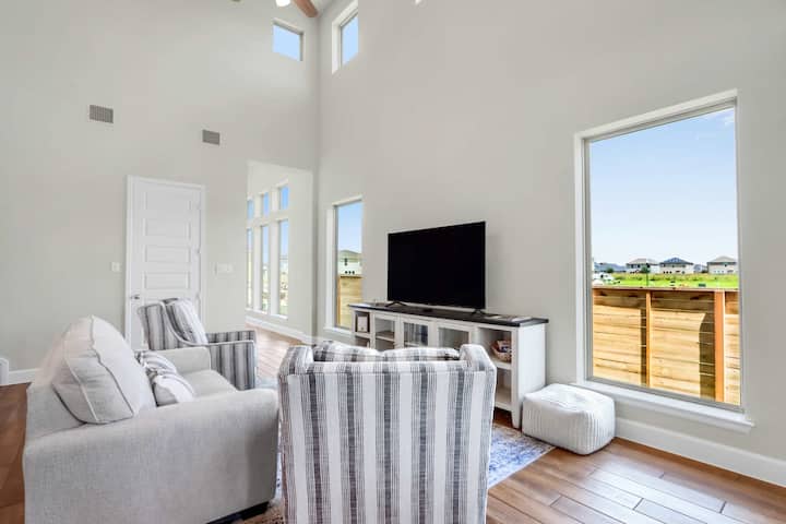 Dakota Cottage – Stay For 10 - New Braunfels, TX