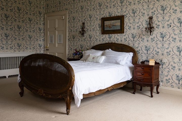 Majority Blue Suite - Tipperary