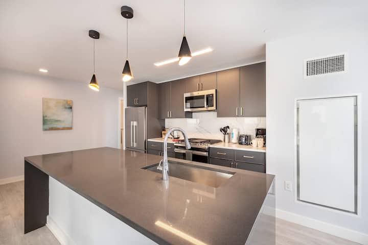 Luxury 2 Br Apt With Gym And Pool - The Bronx, NY