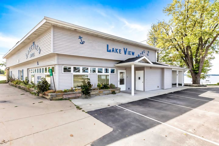 Upper Level Lakeview Room - Loon Lake, Lake City