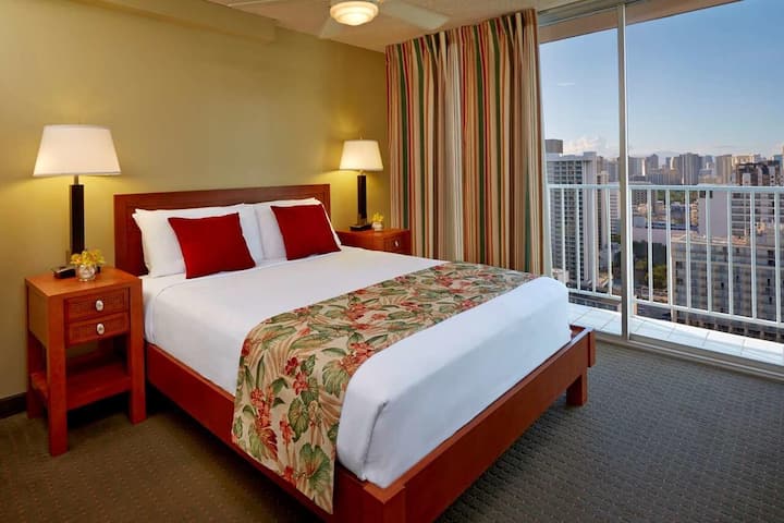 Waikiki Stay | 2 Units | 1 Queen + Full Kitchen - Honolulu, HI