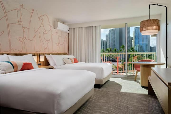 Steps From Waikiki Beach | Outdoor Pool + Lanai - 래니카이 비치