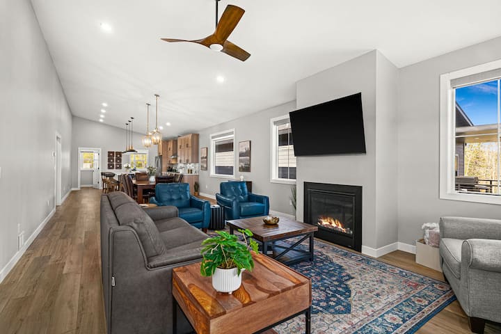 Riverwest Sunrise View - River View - Dogs - Sauna - Duluth, MN