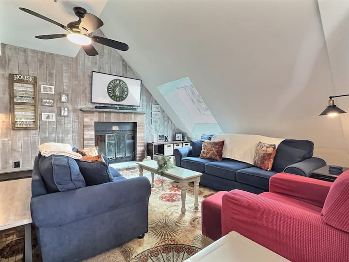 Mountain Oasis- Pool, Hot Tub, Bike To Mountain - Killington, VT