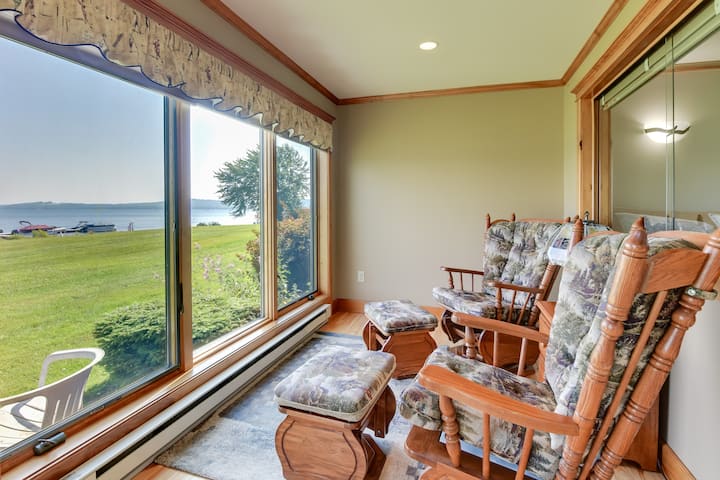 Pool Access: Waterfront Lake Memphremagog Condo! - 德比