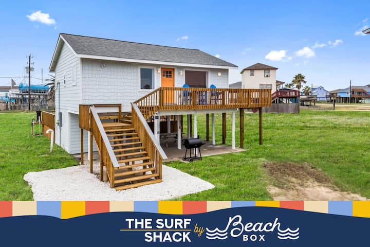 Classic, Cozy Bungalow With Large Deck Near Beach - Freeport, TX