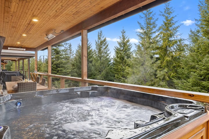 Treetop Escape: Hottub, Bbq, In/outdoor Fireplace - Roslyn, WA