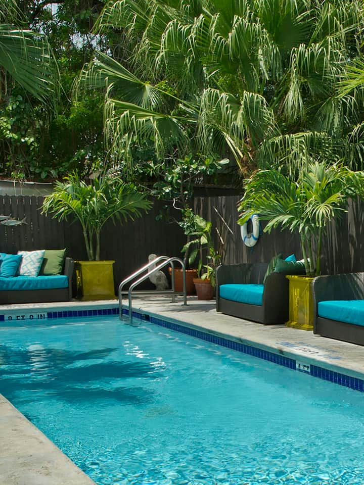 Modern Comfort In A Classic King! - Key West, FL