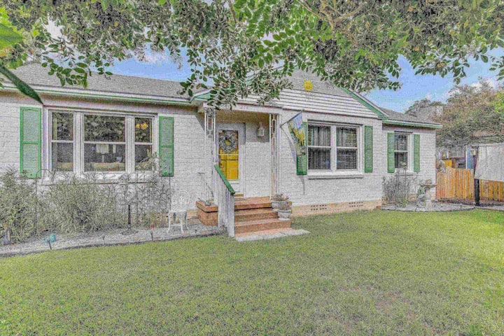 Adorable Navy Point Cottage - Pet Friendly - - Warrington, FL