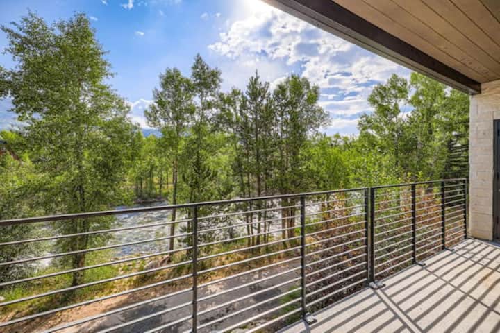 Riverfront Condo • 6 Ski Resorts • Wifi • - Silverthorne, CO