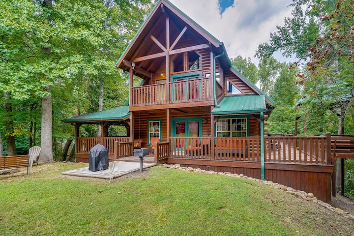 Gatlinburg Getaway - Theater, Hot Tub, Sleeps 16 - Gatlinburg, TN