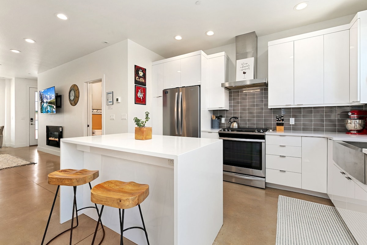 Mountain View Retreat – Perfect for Groups! - Townhouses for Rent in ...