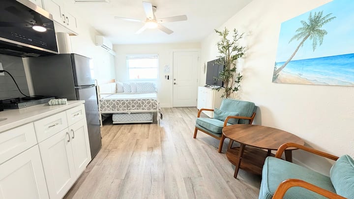 Studio Sunview 3-2mins To Beach/pool! - Belleair Beach, FL