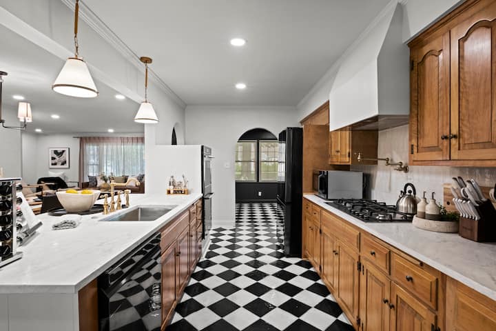 The Glenwood - A Cozy Ranch In Mission, Ks - Kansas City, MO