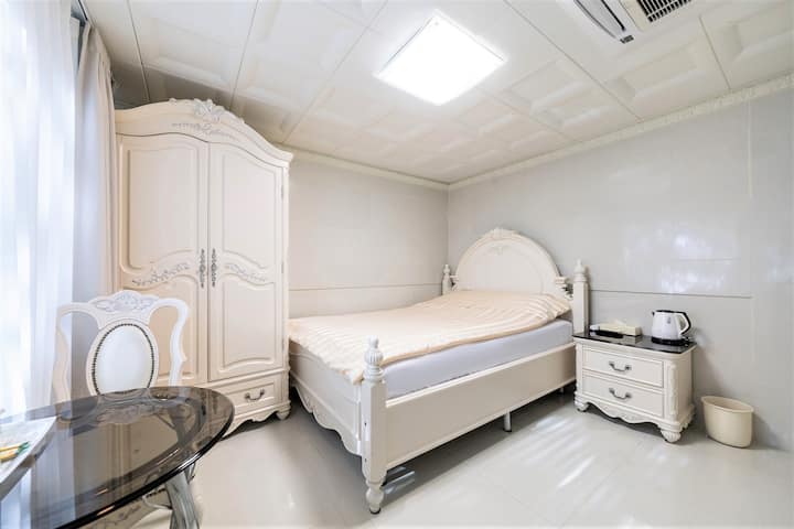 #망상해변 #묵호항 #천연동굴 별관 별장온천텔 더블 - Donghae-si