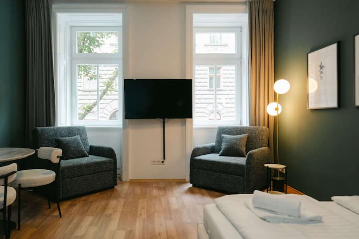 Comfy Apt For 2-4, Quite & Close To Metro - Viena