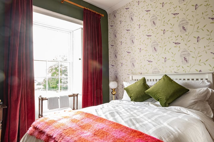 Pretty Gift Bedroom - Tipperary