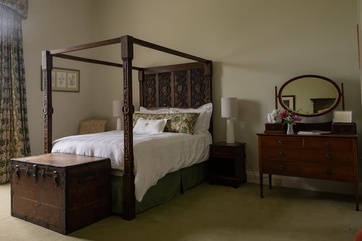 Immortality Bedroom - Tipperary