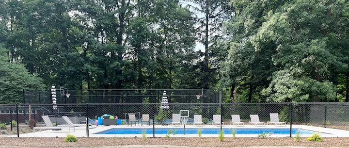 Woodland Family Retreat W/pavillon, Pool, Pickleba - New Buffalo, MI