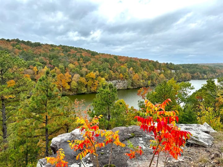 New Hot Tub! Jude's Peak On Big Piney Creek - Clarksville, AR