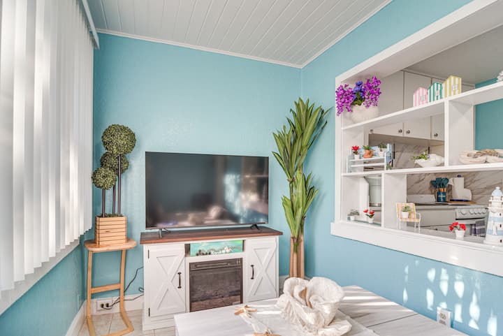 Walk To Dining & Sand! St Pete Beach Apartment - St. Pete Beach, FL