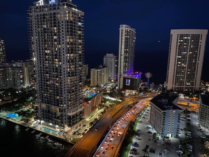 Miami Beach Studio W/2q Beds, Amazing Views - Hallandale Beach, FL